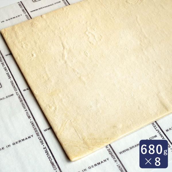 加熱後摂取冷凍食品（凍結前未加熱）フランスパンのザクッ！バリッ！とした食感とクロワッサンのジュワッと広がる風味豊かさの良いとこどりをしたシート生地です。カットの寸法を変えればバリエーションが広がります。三角形にカットしてクロワッサンにしたり...