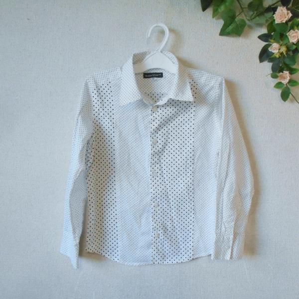 【ブランド名】べべ BeBe 【サイズ】１３０ｃｍ【実寸】・身幅（脇下）＝３８　・着丈（背中央）＝４８　・肩幅＝３１＊実寸は平置きです。多少の誤差があるかもしれませんがご容赦ください。【素材】綿１００％【状態】ＵＳＥＤ品です。とくに目立った...