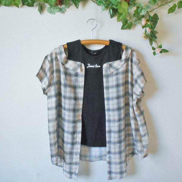 【ブランド名】ジェニィラブ JENNI LOVE 【サイズ】１６０ｃｍ　タグ表記＝身長１５５〜１６５ｃｍ　胸囲７６〜８４ｃｍ【実寸】・身幅インナーで計測（脇下）＝４０　・着丈（背中央）＝６２＊実寸は平置きです。多少の誤差があるかもしれません...