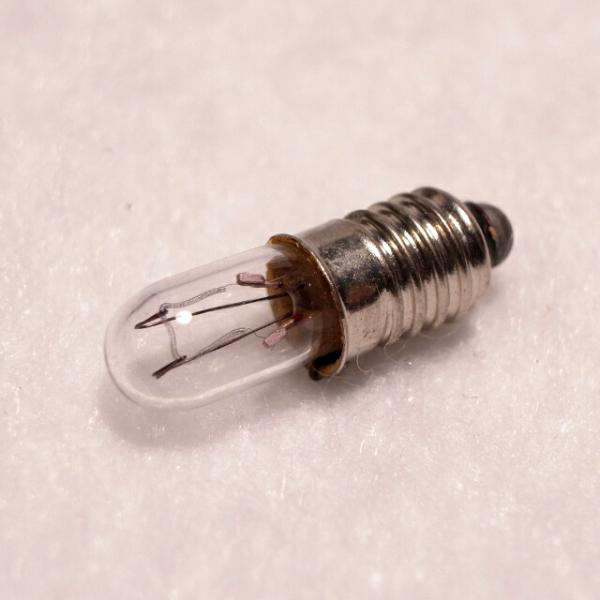 電子機器・制御機器・インジケーター・配電盤表示用・保守用などに●ソケット径５ｍｍ、ガラス径５ｍｍの白熱電球です。●配電盤の表示灯やオーディオのパネルライト照明等にしようされています。●電圧は２４Ｖ、電流は約０．１１Ａです。●１個単位での販売...