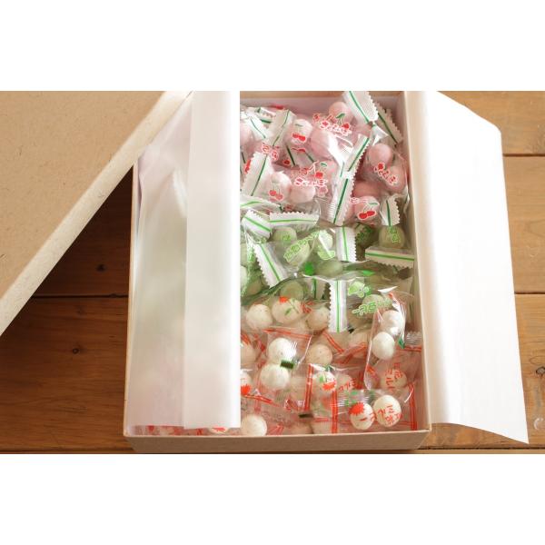 山形の素材を活かした3つのお味♪老若男女から喜ばれているお味は箱は紅花の挿絵が入った包装紙でお包み致します。ご希望がございましたら、「のし」もお付けします。内容●紅花ミルピー   ●だだちゃ豆ピー   ●さくらんぼミルピー  総重量　360...