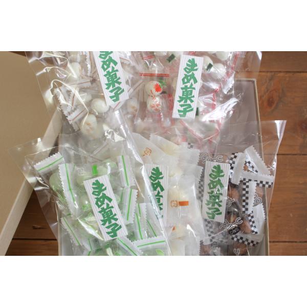 老若男女から喜ばれているお味は贈り物にもおススメです！内容●ミルクアーモンド●紅花ミルピー●珈琲ピー●だだちゃ豆ピー●チーズアーモンド豆菓子、個々の説明はカテゴリー ”袋詰め” よりそれぞれの説明をご参照ください箱は紅花の挿絵が入った包装紙...