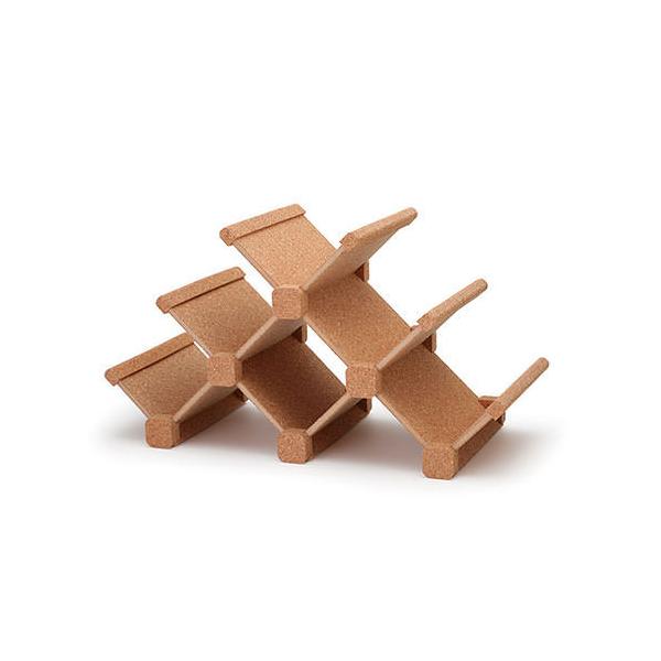 ◎配送方法：通常：宅配便（メール便不可商品）◎商品名：コルクワインラック 6本用◎品番：RY060CK◎製品サイズ：390W×165D×210H◎材質：リサイクルコルリサイクルコルク、木材◎商品特徴：ワインと深い繋がりがあるコルク素材で製作...