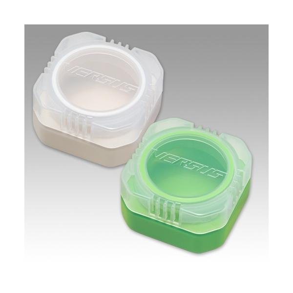 液体が漏れにくい密閉容器で、取り出し口はエサやワームが取り出しやすい大口形状を採用。液漏れを防ぎ、開けずにケース内が一目で確認できるクリア仕様の蓋を専用設計しました。３インチサイズのワーム収納に最適な、メバリング・アジング対応モデル。サイズ...