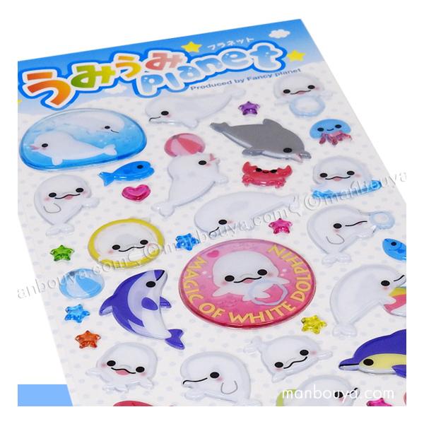 にっこり可愛い白イルカがいっぱい。ドロップみたいにぷっくりかわいい「キャンディポップシール」です。シール自体に1mmほどの厚みがあるので、ぷっくり立体的。円形のシールは背景の部分が半透明になっていて涼しげです。1シートのサイズ：90×170...