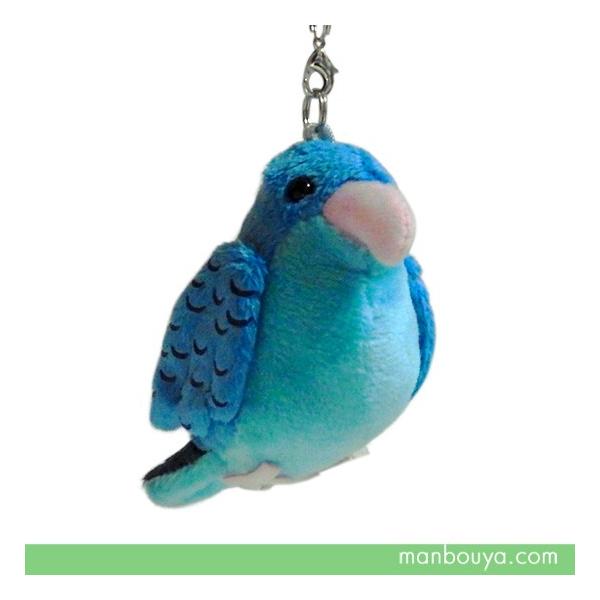 オウムの仲間で中型のサザナミインコ。セキセイインコより丸く尾羽が短い感じです。綺麗なブルーとピンクのくちばしがかわいいぬいぐるみ。お腹に鳴き笛入りで、押すとピヨッと音が出ます。 水族館・動物園などのアミューズメントパークお土産ショップでお馴...