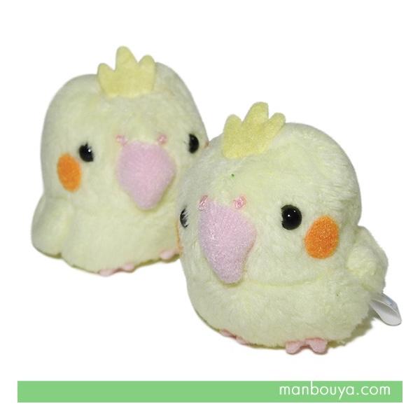 丸い形がとオレンジのほっぺかわいい、オカメインコ（小鳥）のぬいぐるみ。オカメインコはオウムの仲間なんだそうです。頭の冠羽、くちばしの形も可愛いですね。ムニュマムの携帯ストラップとほぼ同じ大きさですが、お手玉なので中にビーズが入っています。丸...