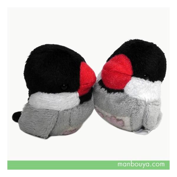 桜色のくちばしを持つ小鳥ブンチョウのお手玉ぬいぐるみ。ムニュマムの携帯ストラップとほぼ同じ大きさですが、お手玉なので中にビーズが入っています。丸くて転がりやすいので、尾羽のつけ根あたりを指で押して凹みをつ作ると立てやすいです。水族館・動物園...