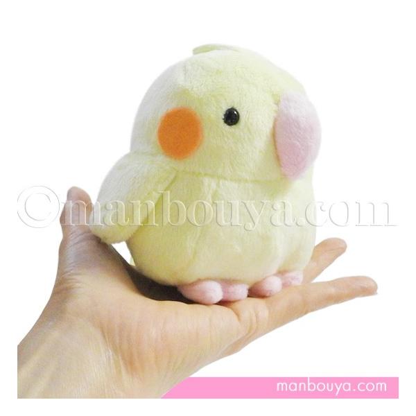 丸い形とオレンジのほっぺかわいい、オカメインコ（小鳥）のぬいぐるみ。オカメインコはオウムの仲間なんだそうです。水族館・動物園などのアミューズメントパークお土産ショップでお馴染み、A-SHOWさんの商品。日本で唯一ぬいぐるみの企画・デザイン・...
