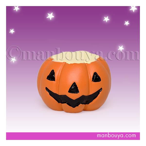 ミニサイズのハロウィンインテリア雑貨。かぼちゃのランタンをモチーフにしたディスプレイオブジェです。ミニチュアガラスと組み合わせてのディスプレイに。同じデザインのSサイズもあります。【サイズ】約幅3×奥行3.1×高さ2cm　ポリレジン製※小さ...