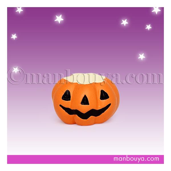 ミニサイズのハロウィンインテリア雑貨。かぼちゃのランタンをモチーフにしたディスプレイオブジェです。ミニチュアガラスと組み合わせてのディスプレイに。同じデザインのLサイズもあります。【サイズ】約幅2.1×奥行2.2×高さ1.4cm　ポリレジン...