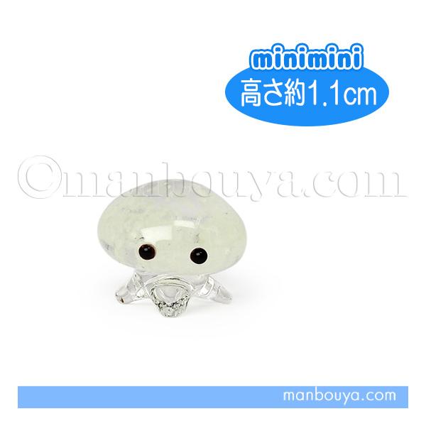 とても小さい硝子製の海の生き物グッズ。海月の置物です。傘の部分が蓄光になっていて、明るい所に置いておくと光を蓄え、暗闇でしばらく光ります。グラススクエアさんの蓄光クラゲより傘が平たく、目もついていてかわいいです。【サイズ】約高さ1.2×直径...