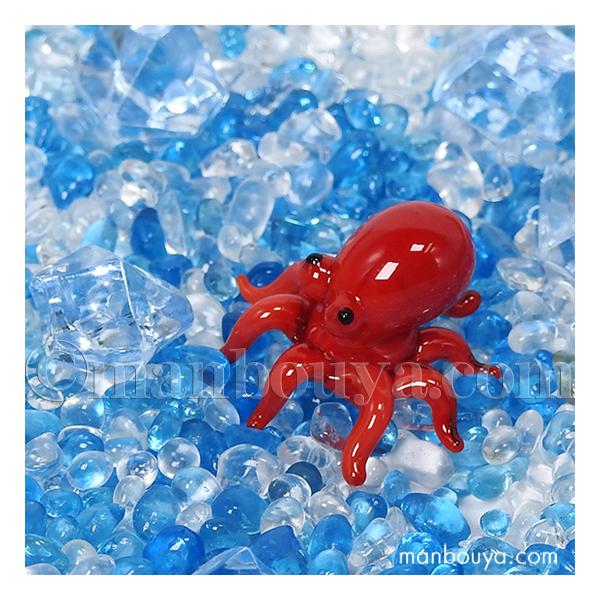 世界最大のタコ、水蛸のガラス製置物。うねうねとした8本の手足がよくできてきます。ミニサイズで場所を選ばずに飾ることが出来る、マリンテイストのインテリア小物。水槽のディスプレイや、ジェルキャンドルなどのハンドメイド素材としても。他にも沢山の海...