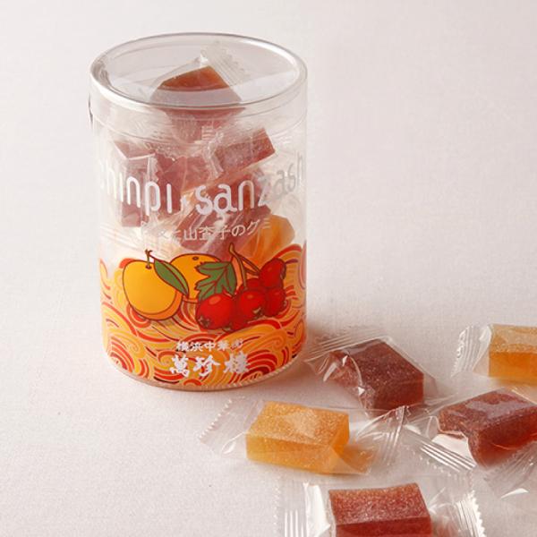 中国の漢方薬の材料としても有名な山査子と陳皮を、一口サイズのグミにしました。からだ想いの優しいお菓子。他にはない特別な味わいをお楽しみください。
