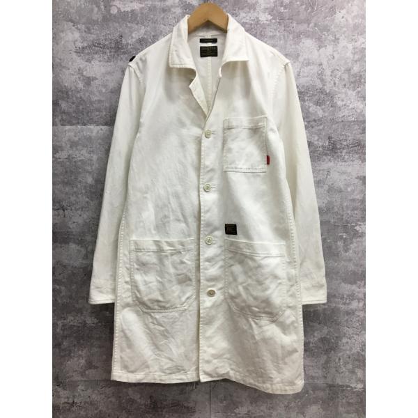 ■商品説明 ＜サイズ表記＞  サイズ: 2＜サイズ実寸＞  肩幅:約 45cm  着丈:約 88cm  身幅:約 49.5cm  袖丈:約 62.5cm＜素材＞コットン＜カラー＞ ホワイト＜付属品＞無し※写真のもので全てです。※左袖、背中に...