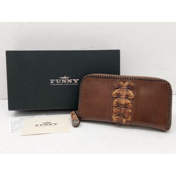 ■商品説明 ＜サイズ実寸＞  幅:約 19.5cm  高さ:約 10.5cm  マチ:約 3cm【内ポケット】カードポケット x 8＜カラー＞ ブラウン＜付属品＞外箱※写真のもので全てです。※全体的に傷ありランク :　C　＜ランク一覧＞N ...