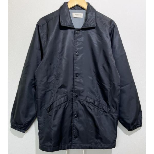 ■商品説明 ＜サイズ表記＞  サイズ: XS＜サイズ実寸＞  肩幅:約 48cm  着丈:約 79cm  身幅:約 54cm  袖丈:約 61cm＜素材＞ナイロン / ポリエステル＜カラー＞ ブラック＜付属品＞無し※写真のもので全てです。ラ...