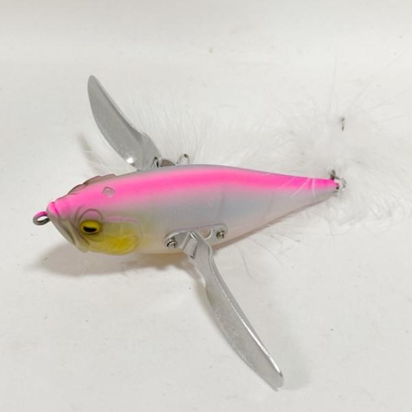 ■商品説明 ＜サイズ実寸＞  Length: 114.0mm  Weight: 1oz  ルアータイプ: ハードルアー＜カラー＞#DG002 PINK TRICK＜付属品＞無し※写真のもので全てです。ランク :　B　＜ランク一覧＞N ：新品...