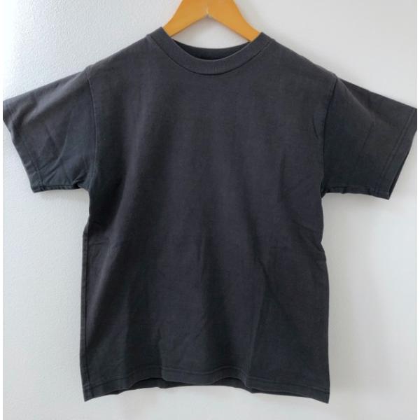 ■商品説明 ＜サイズ実寸＞  肩幅:約 40cm  着丈:約 57cm  身幅:約 46cm  袖丈:約 17cmサイズタグ表記なし＜素材＞コットン＜カラー＞ ブラック＜付属品＞無し※写真のもので全てです。※全体的に色褪せしています　糸ほつ...