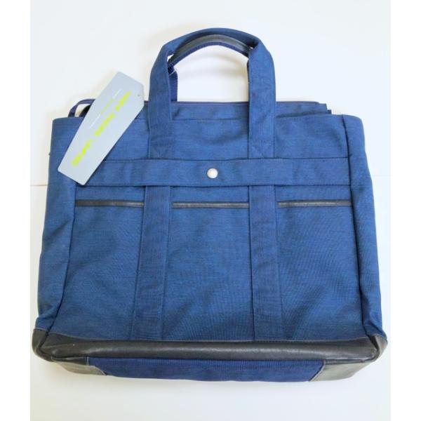 ■商品説明 ＜サイズ実寸＞  幅:約 38cm  高さ:約 36cm  奥行:約 11cm 開閉式：ファスナーサイズ表記　38×36×11cm＜素材＞ 記載なし＜カラー＞ ネイビー＜付属品＞無し※写真のもので全てです。ランク :　S　＜ラン...