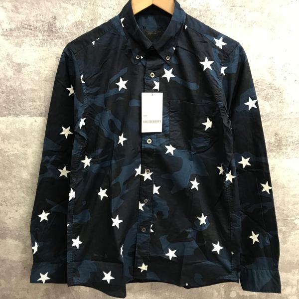 ■商品説明 ＜サイズ実寸＞  肩幅:約 44cm  着丈:約 69cm  身幅:約 48.5cm  袖丈:約 82cmサイズ表記:O＜素材＞コットン＜カラー＞ ネイビー＜付属品＞ タグ付き※写真のもので全てです。ランク :　S　＜ランク一覧...