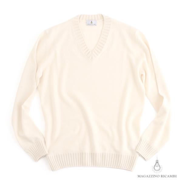 MAGAZZINO RICAMBI マガジーノ リカンビ（Italy） カシミヤ フェルテッド Vネックニット / メンズモデル：81 SCOLLO V FELTED ICONICO F12W色： Snow アイボリー 素材：カシミヤ100...