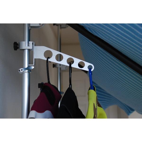 【3980円(税込)以上のご注文で送料無料!!】※沖縄・離島地域では別途中継料が発生します。・ハンガーを５個までかけられます。・ポールを軸にして、向きは自由自在です。※モニター等の状況によりカラーの見え方が多少変わってしまう場合もございます...