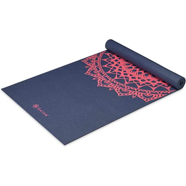 ヨガマット フィットネス 05-62429 Gaiam Yoga Mat Classic Print Non Slip Exercise &amp; Fitness Mat for All Types of Yoga, Pilates &a...