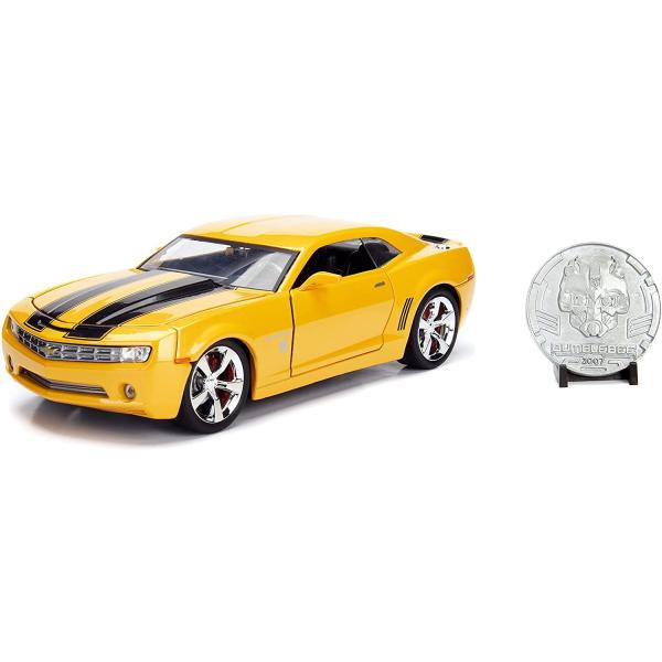 ジャダトイズ ミニカー ダイキャスト アメリカ 98497 Jada Transformers 1:24 Bumblebee 2006 Chevy Camaro Die-Cast Car w/Robot on Chassis &amp; C...