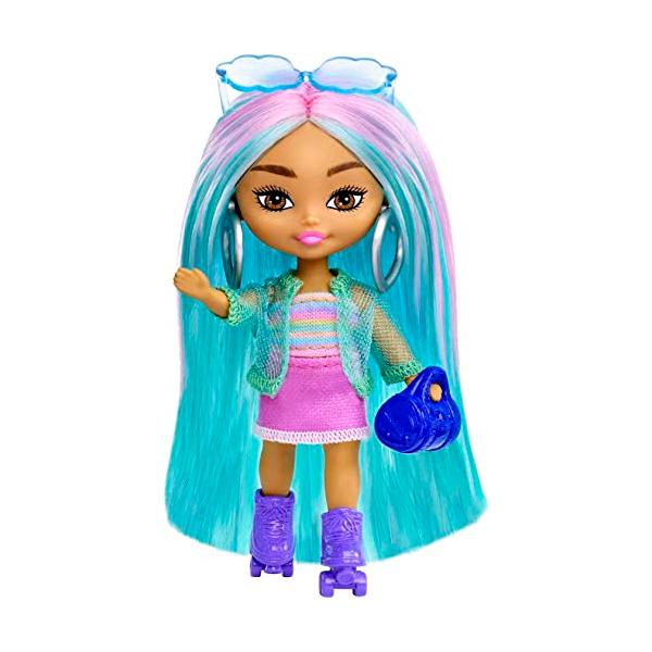 バービー バービー人形 HLN45 Barbie Extra Mini Minis Doll with Blue Hair, Sporty Outfit, Roller Skates &amp; Accessories &amp; Stan...