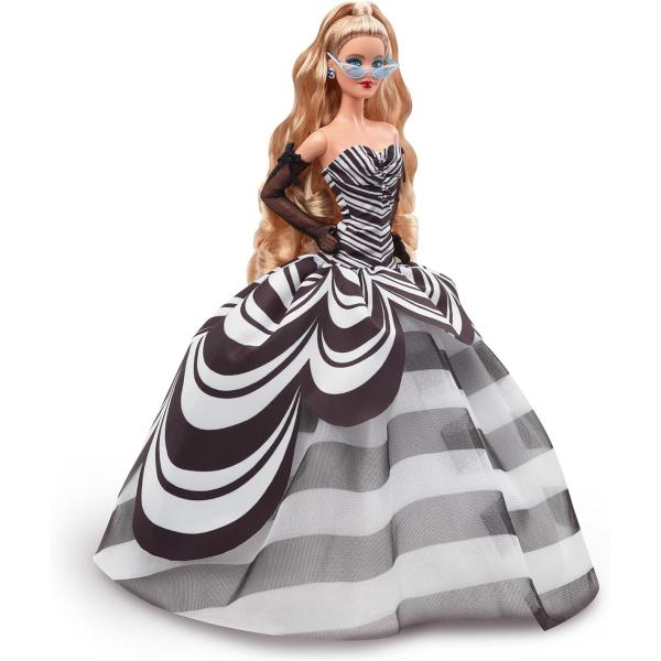 バービーの65周年を記念したゴージャスなバービー！ブロンドヘアをポニーテールでまとめ、バービーを象徴する伝統的なアイテムにインスパイアされたドレスを着用しています。品番：HRM58メーカー：マテル