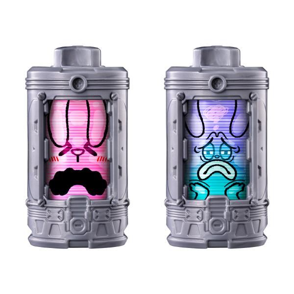 【発売日：2026年02月14日】『超宇宙刑事ギャバン　インフィニティ』にて登場する電池型アイテム「エモルギア」のセット第3弾です。ハズーイエモルギー・ダルーイエモルギーは天面パーツを回転させることで絵柄が2種類にチェンジします。別売りのD...