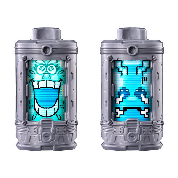 【発売日：2026年03月07日】『超宇宙刑事ギャバン　インフィニティ』にて登場する電池型アイテム「エモルギア」のセット第5弾です。スカットエモルギー・シンペーダーエモルギーは天面パーツを回転させることで絵柄が2種類にチェンジします。別売り...