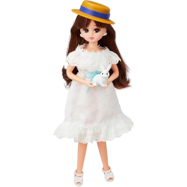 白いワンピースにカンカン帽をコーディネートして、白うさぎちゃんと一緒にお出かけするリカちゃんです。セット内容人形(1)、ワンピース(1)、帽子(1)、アクセサリー(1)、クツ(1)、ウサギ(1)(C) TOMY