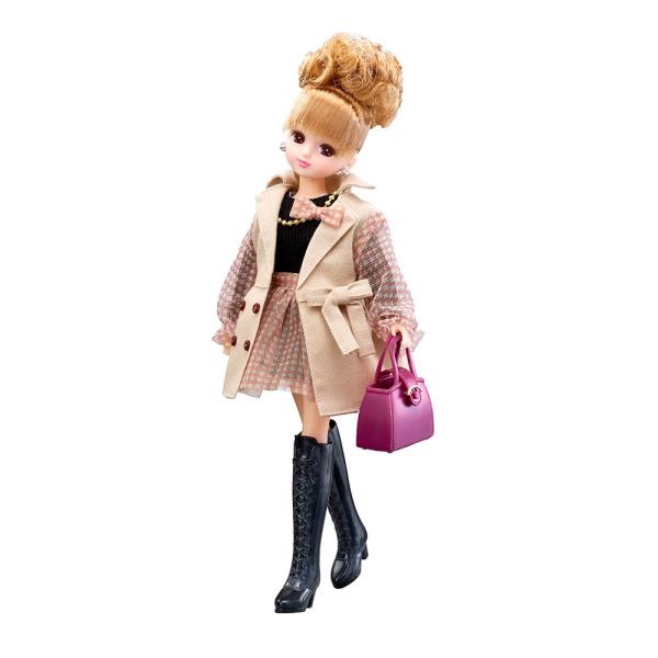 親子で楽しめるリアルクローズファッションのリカちゃん。チュール袖のトレンチコートが主役の、異素材MIXコーデ。黒ニットの長袖トップスには、ニット×チュールのレイヤードスカートを組み合わせて。アップのお団子ヘアにシルバーのイヤリングが素敵な、...
