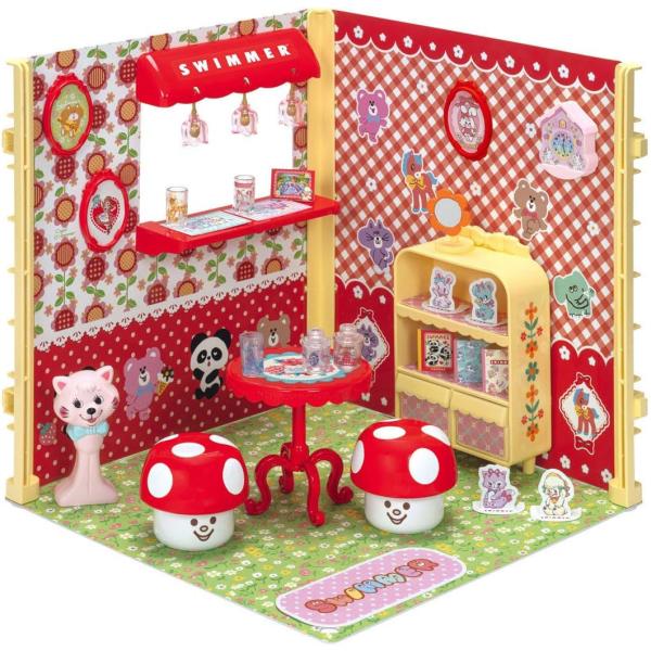 【発売日：2026年03月21日】雑貨ブランド「SWIMMER」とコラボレーションした、リカちゃんの世界観でインテリアコーディネートを楽しめるアイテムが登場！SWIMMERのかわいい雑貨を、リカちゃんサイズでぎゅっと再現！グラスやキャニスタ...