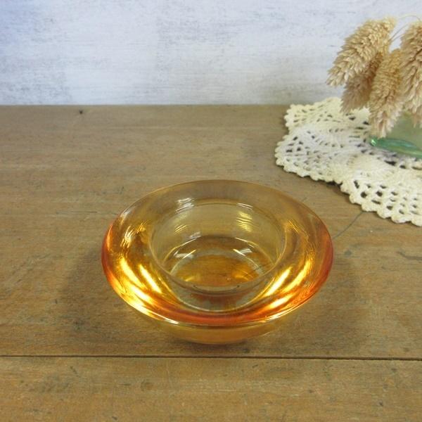 0018cs イギリス インテリア雑貨 キャンドルホルダー ガラス 色付き 小物入れ インテリア雑貨PCでご覧のお客様は、下記の商品説明欄の説明文をご覧下さい。スマートフォンでご覧のお客様は、下記の「商品情報をもっと見る」をタップし、説明文...