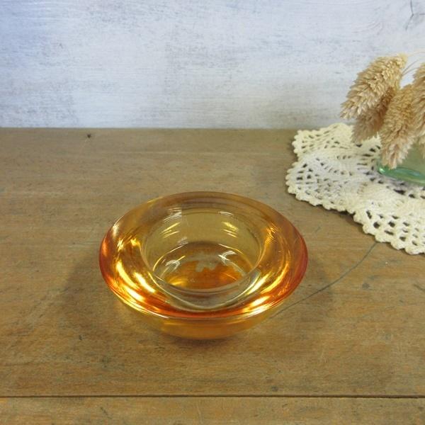 0020cs イギリス インテリア雑貨 キャンドルホルダー ガラス 色付き 小物入れ インテリア雑貨PCでご覧のお客様は、下記の商品説明欄の説明文をご覧下さい。スマートフォンでご覧のお客様は、下記の「商品情報をもっと見る」をタップし、説明文...