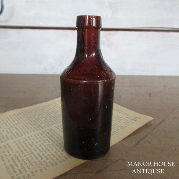 1018sc  イギリス アンティーク Tomlinson and Co Butter Color 1900年代 ガラスボトル インテリア ディスプレイ 英国 interiorgoodsイギリスより入荷致しましたアンティーク雑貨　Tomli...