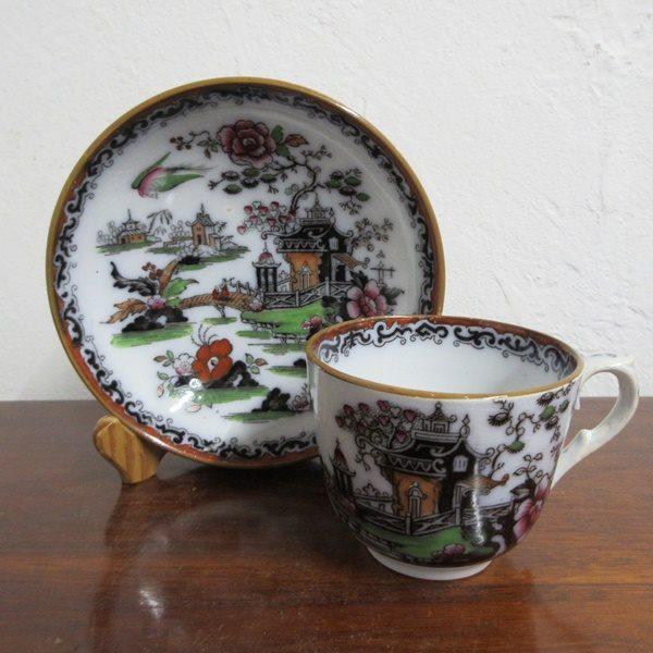 1176sb イギリス アンティーク雑貨 窯印なし コーヒーカップ ティーカップ ソーサー シノワズリ ハンドペイント 英国 tablewareイギリスより入荷致しましたアンティーク雑貨　カップ&amp;ソーサーです。バックスタンプ等はなく...