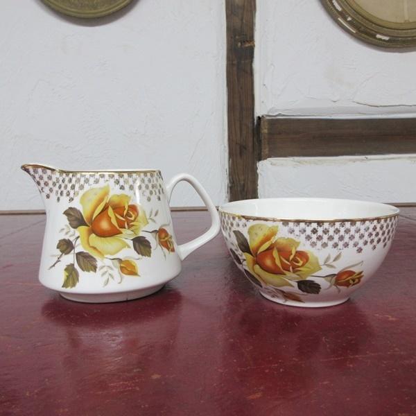 1375sb   イギリス  ヴィンテージ雑貨  ロードネルソン  22kt.Gold シュガーボウル クリーマー 茶器  英国製  tablewareイギリスより入荷致しましたヴィンテージ雑貨　英国製 ロードネルソン社のシュガーボウルとク...