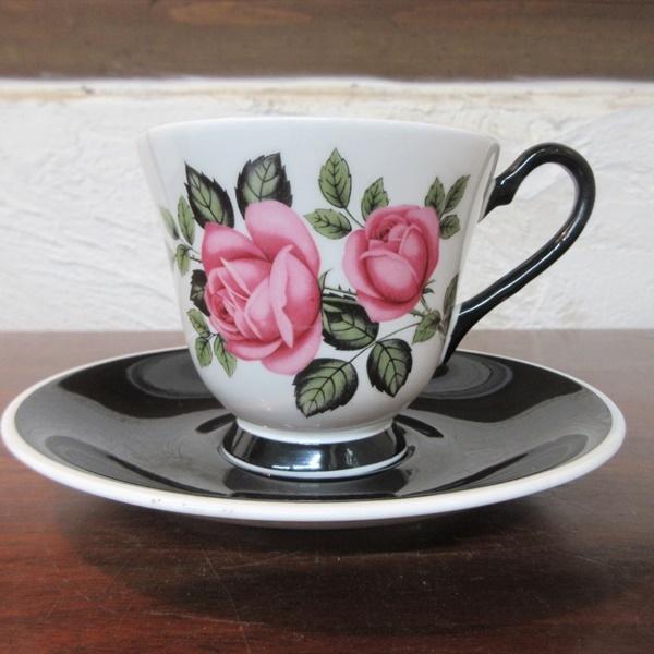 1461sb  イギリス製 ウィンザー陶器 カップ＆ソーサー 茶器 ティーカップ ヴィンテージ雑貨  tablewareイギリスより入荷致しましたヴィンテージ雑貨　英国製 ウィンザー陶器(CWS)のカップ、英国製 ロイヤルアルバートのソーサ...