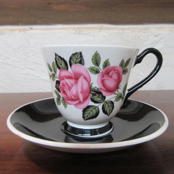 1462sb  イギリス製 ウィンザー陶器 カップ＆ソーサー 茶器 ティーカップ ヴィンテージ雑貨  tablewareイギリスより入荷致しましたヴィンテージ雑貨　英国製 ウィンザー陶器(CWS)のカップ＆ソーサーです。カップ＆ソーサー1セ...