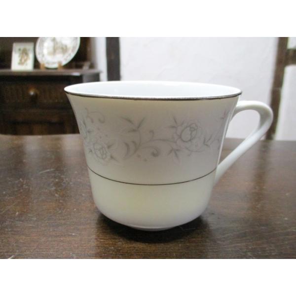 1559f 日本製 プラチナローズ コーヒーカップ ディスプレイ イギリス 英国 里帰り品 キッチン雑貨 tablewareイギリスより入荷致しましたキッチン雑貨　日本製コーヒーカップです。“PLATINUM ROSE”パターンの落ち着いた...