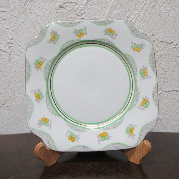 1861sa イギリス ヴィンテージ雑貨 Roslyn China社 デザートプレート ケーキプレート 皿 キッチン雑貨 英国製 plateイギリスより入荷致しましたビンテージ雑貨　英国製Roslyn Chinaのデザートプレートです。Ro...