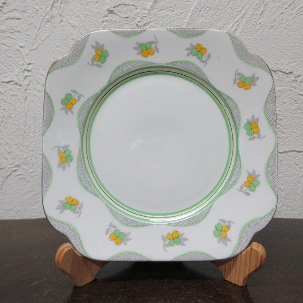 1862sa イギリス ヴィンテージ雑貨 Roslyn China社 デザートプレート ケーキプレート 皿 キッチン雑貨 英国製 plateイギリスより入荷致しましたビンテージ雑貨　英国製Roslyn Chinaのデザートプレートです。Ro...