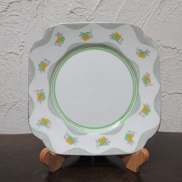 1863sa イギリス ヴィンテージ雑貨 Roslyn China社 デザートプレート ケーキプレート 皿 キッチン雑貨 英国製 plateイギリスより入荷致しましたビンテージ雑貨　英国製Roslyn Chinaのデザートプレートです。Ro...