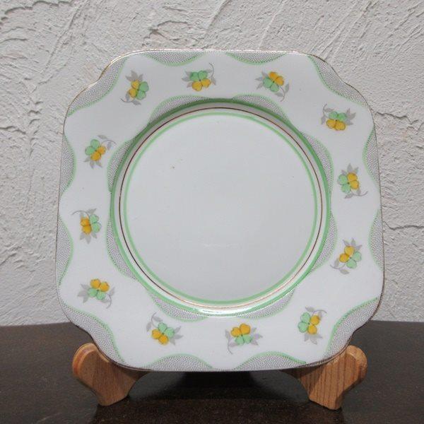 1864sa イギリス ヴィンテージ雑貨 Roslyn China社 デザートプレート ケーキプレート 皿 キッチン雑貨 英国製 plateイギリスより入荷致しましたビンテージ雑貨　英国製Roslyn Chinaのデザートプレートです。Ro...