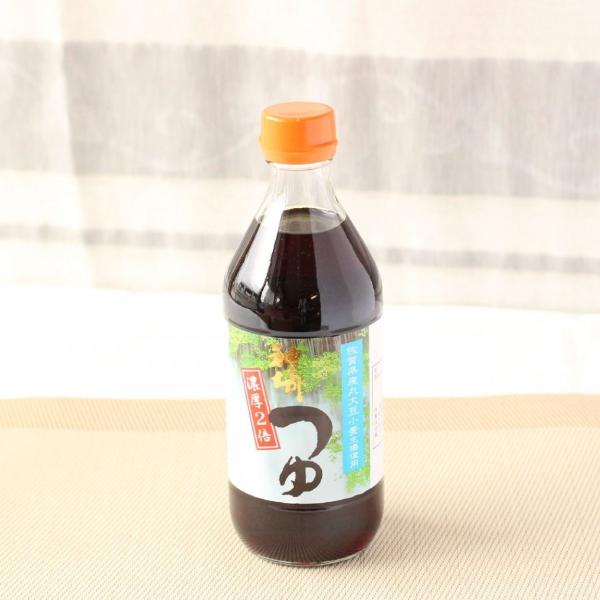 めんつゆ（2倍希釈）　佐賀県産丸大豆小麦生揚使用。鰹節や昆布のうまみがおいしいめんつゆです。おそうめんや釜揚げうどんのつゆとして、また、お豆腐や天つゆとしてもおいしくいただけます。お野菜の胡麻和えやかけしょうゆとしても、そのままお使いいただ...