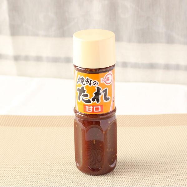 佐醤の焼肉のたれ（甘口）醤油、味噌、ビーフエキス、果実、野菜等を使用し一度食べたら忘れられない焼肉専門店風本格派のたれです。名称　焼肉のたれ原材料名　糖類（異性化液等、砂糖）、醤油、味噌、米発酵調味料、りんごピューレ、おろしにんにく、蛋白加...